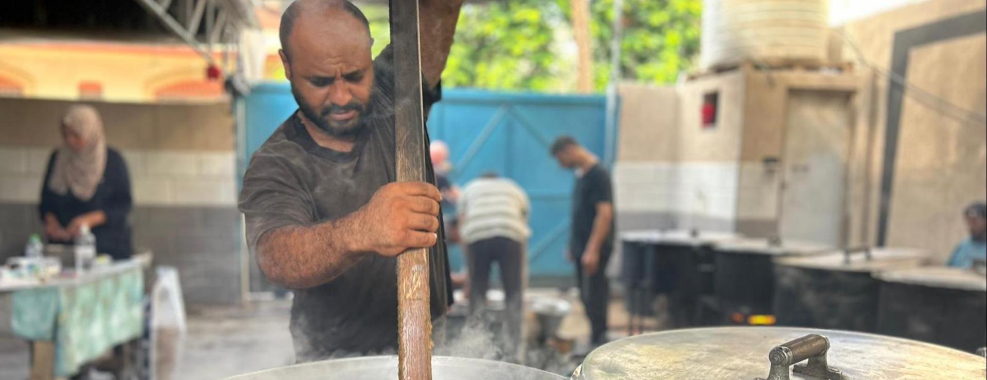 Gaza Camp Kitchen – 250k Meals | Muslim Aid